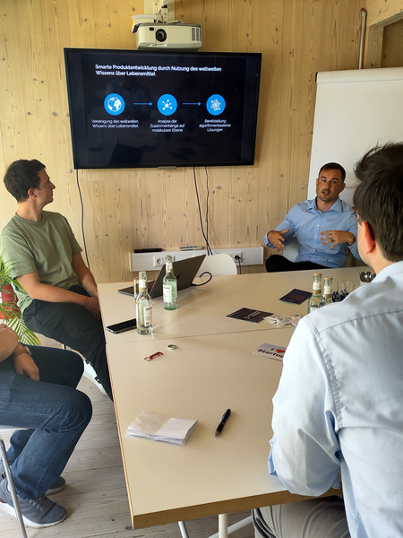 Bundestagsabgeordneter Max Mordhorst im GründerCube : Universität zu Lübeck